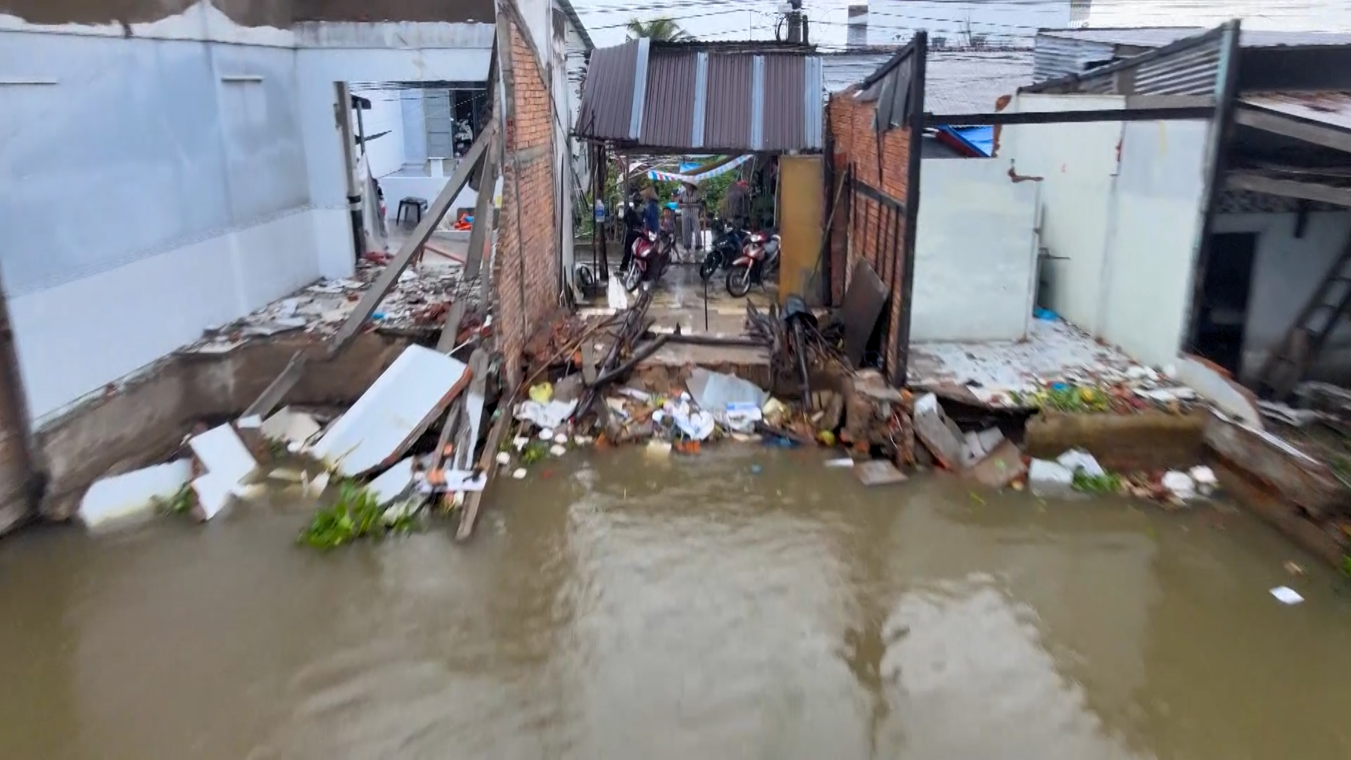 HẬU GIANG: DỜI NHÀ KHỎI VÙNG SẠT LỞ NHẬN 30 TRIỆU ĐỒNG - Truyền Hình ...