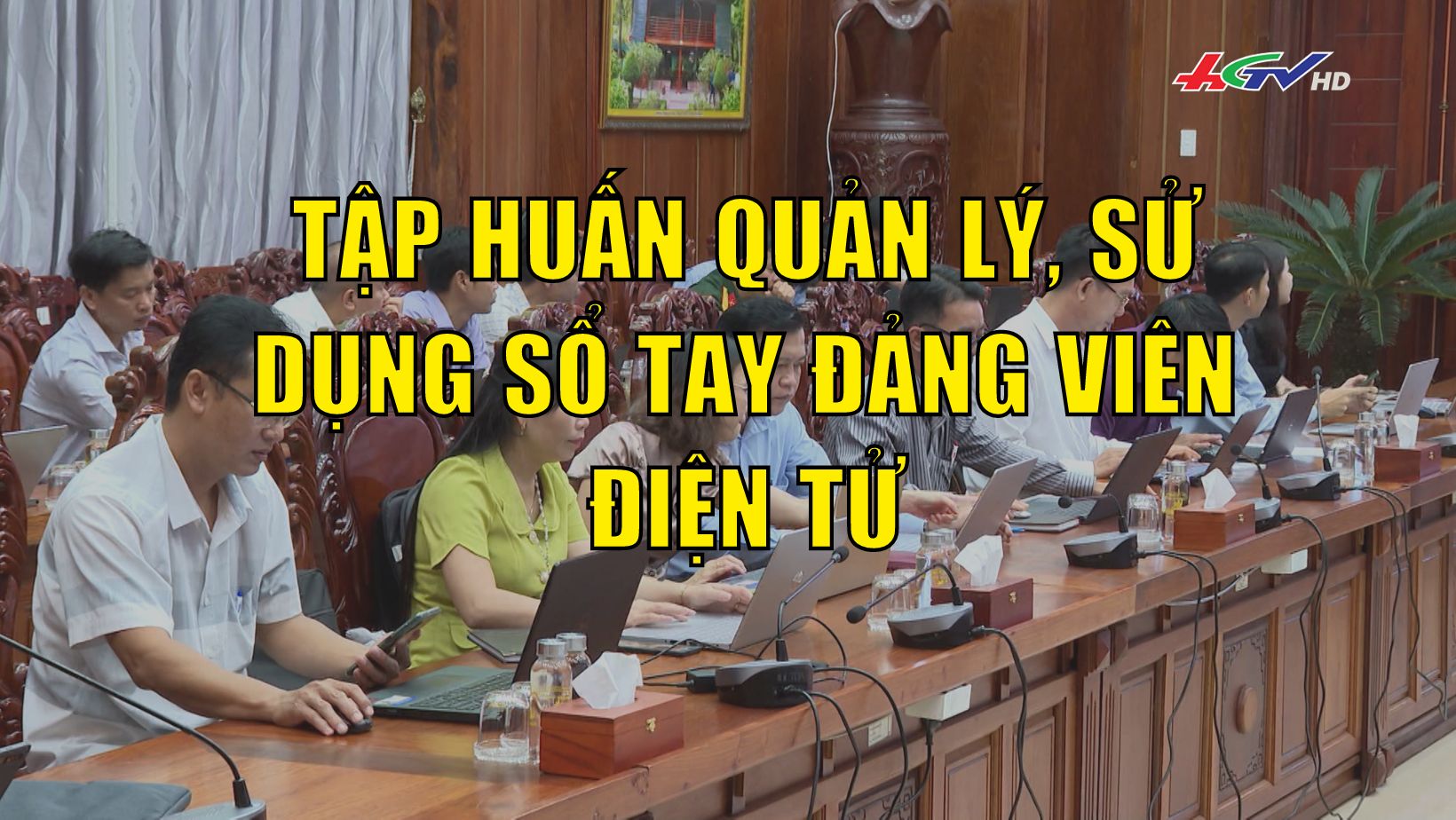 Tập huấn quản lý, sử dụng Sổ tay đảng viên điện tử Đảng bộ tỉnh Hậu ...