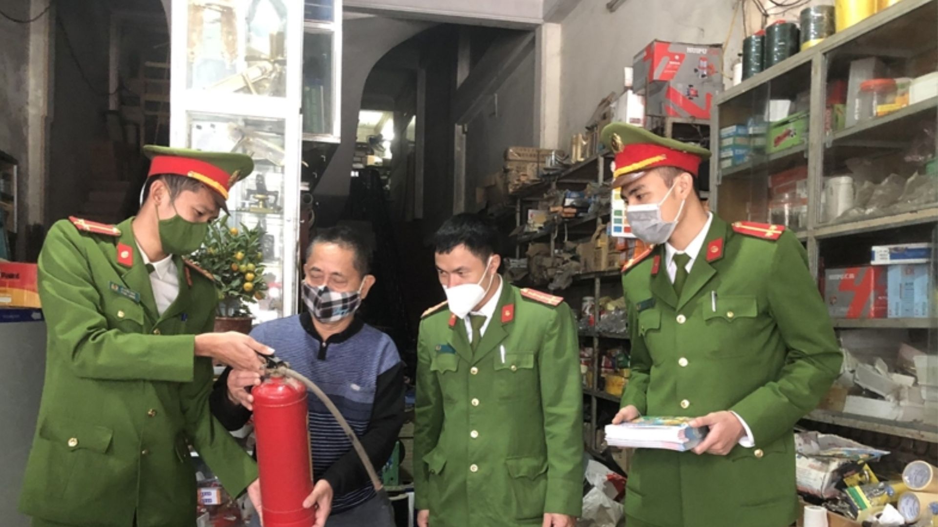 Trưởng phòng nghiệp vụ Công an nhân dân được xử phạt vi phạm hành chính ...